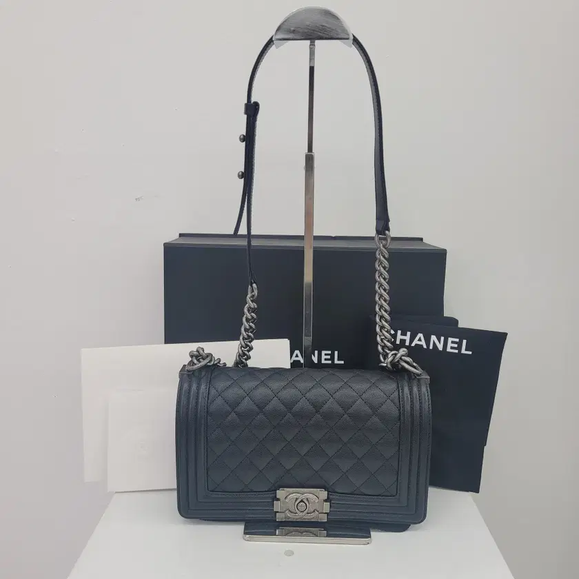 Chanel Boy Caviar Medium (Built-in Chip) #샤넬,#샤넬보이백,#내장칩 on Bunjang ...