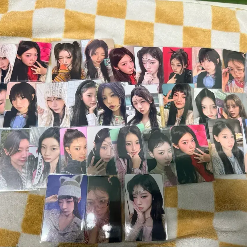 Illit Mocha photocards bulk sell on Bunjang Global Site.