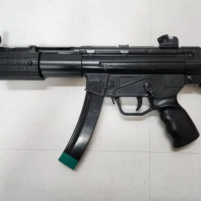 Academy MP5 Airsoft Gun on Bunjang Global Site.