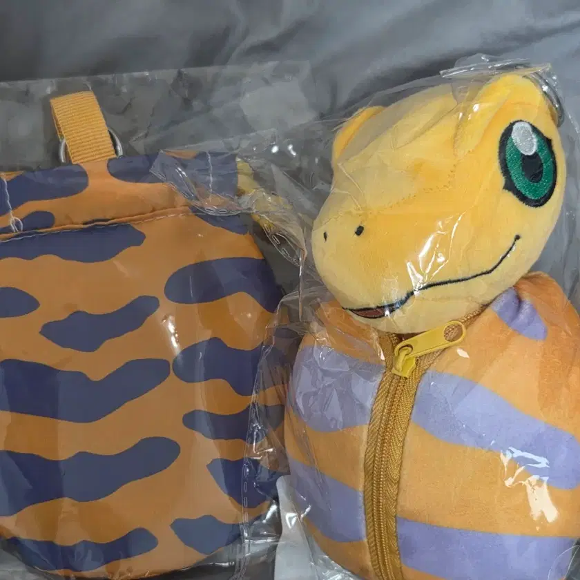 Agumon Egg Charm Pouch + Agumon Egg Hatching Charm on Bunjang Global Site.