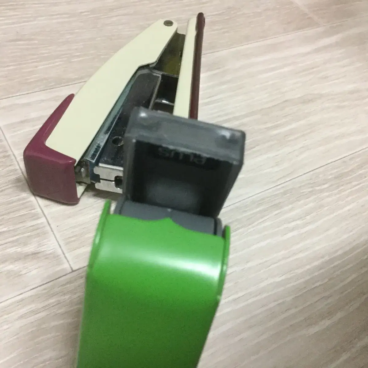 Learning Tools/Stationery/Handwriting stapler on Bunjang Global Site.