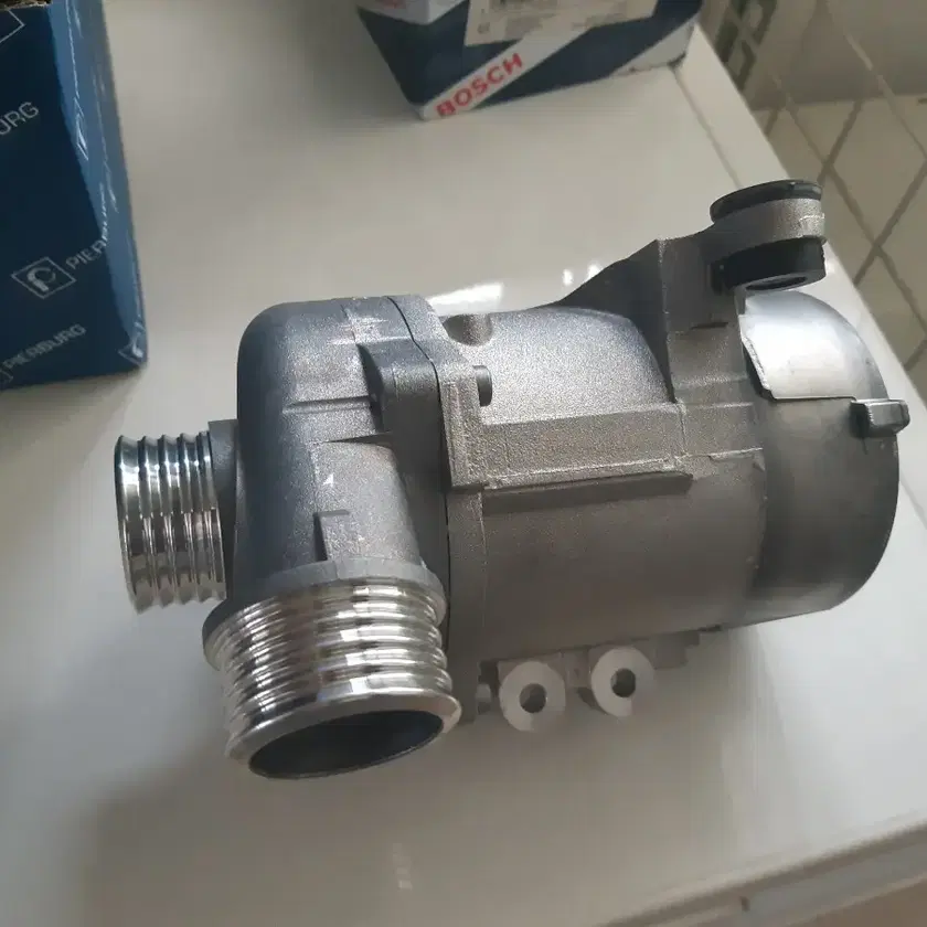 BMW X5 E70 Water Pump #bmw워터펌프 on Bunjang Global Site.